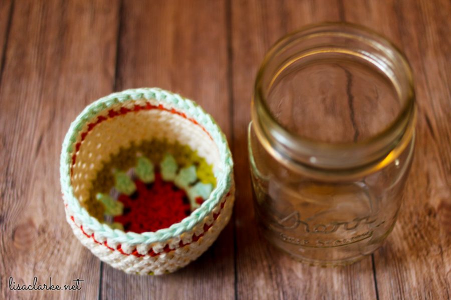 Free Pattern: Crochet Mason Jar Cozies ⋆ Polka Dot Cottage